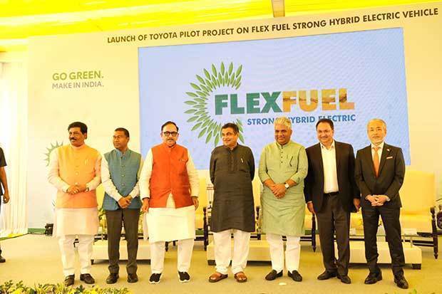 フレックス燃料車を印初公開 トヨタ、ブラジル輸入で試験事業 - NNA ASIA・インド・自動車・二輪車